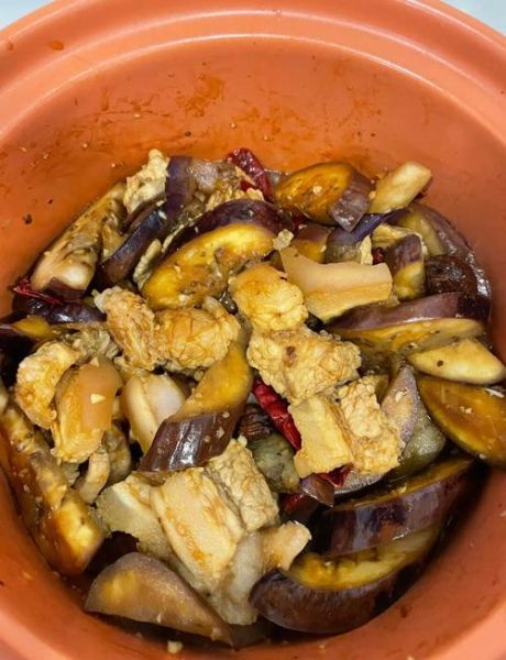 五花肉红烧茄子怎么做_茄子吸油怎么办-第1张图片-山城妙识