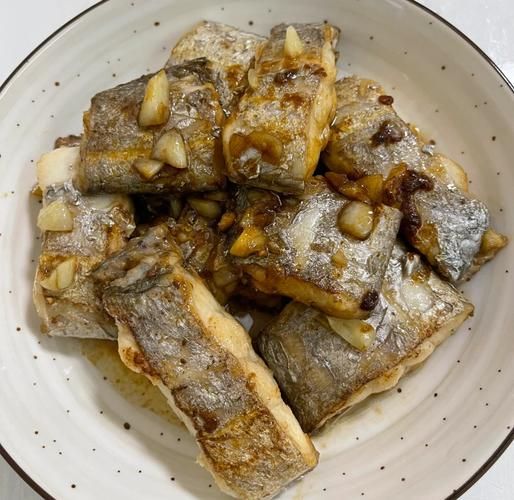 怎么煎带鱼不粘锅_煎带鱼怎么做好吃又简单-第1张图片-山城妙识