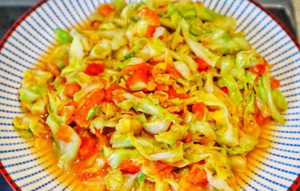 圆白菜炒西红柿怎么做_圆白菜炒西红柿先炒哪个-第2张图片-山城妙识