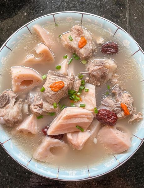 排骨藕汤排骨要不要炒_先焯水还是先煸炒-第1张图片-山城妙识