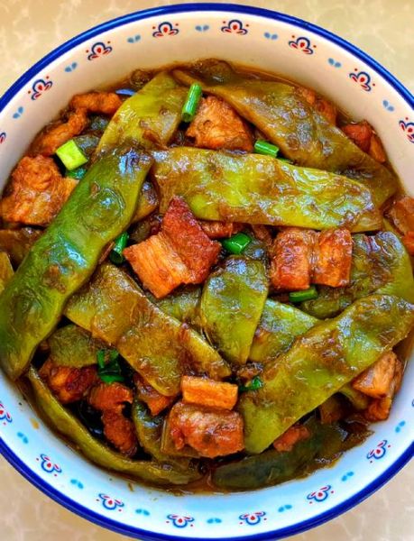 五花肉烧豆角怎么做好吃_五花肉烧豆角做法窍门-第1张图片-山城妙识