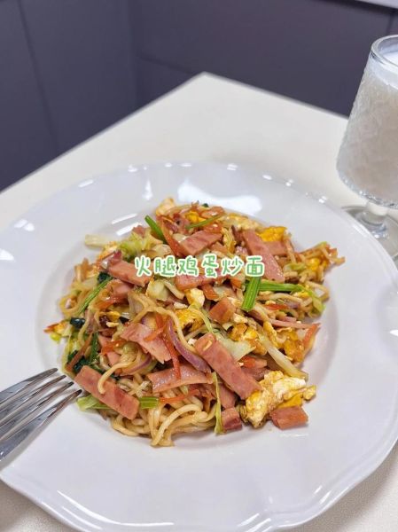 香肠鸡蛋炒面怎么做_香肠鸡蛋炒面家常做法-第2张图片-山城妙识