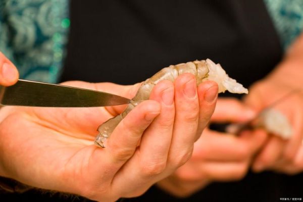 虾怎么处理干净_虾线怎么挑最省事-第3张图片-山城妙识