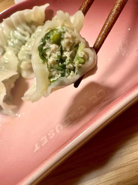 茼蒿鸡蛋馅饺子怎么做_茼蒿鸡蛋饺子馅怎么调才好吃-第2张图片-山城妙识