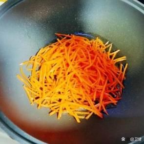 胡萝卜怎么炒好吃_胡萝卜丝的做法视频-第3张图片-山城妙识