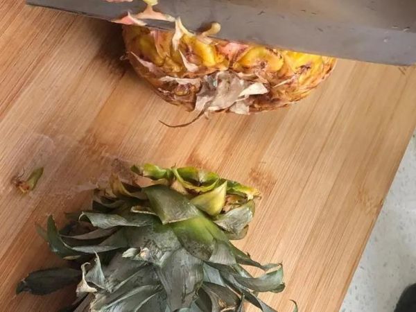 菠萝怎么削皮最快_菠萝削皮神器推荐-第2张图片-山城妙识