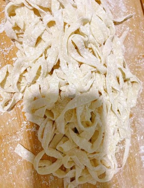 手擀面怎么和面_手擀面用什么面粉最好-第3张图片-山城妙识