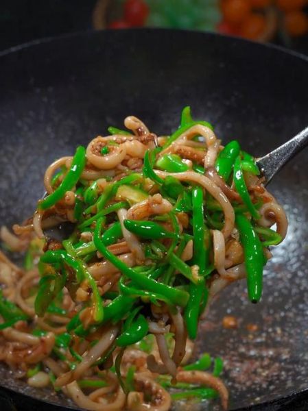 青椒炒鱿鱼怎么做_家常做法步骤-第3张图片-山城妙识 青椒炒鱿鱼怎么做_家常做法步骤-第3张图片-山城妙识