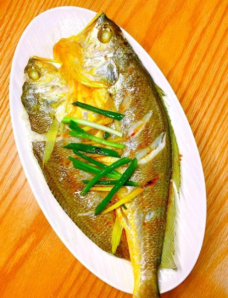 黄鱼怎么清蒸好吃_清蒸黄鱼最正宗的做法-第1张图片-山城妙识