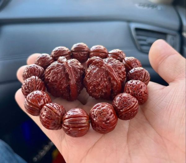 山核桃手串怎么盘玩红的快_山核桃手串多久能盘红-第2张图片-山城妙识