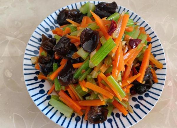 芹菜凉拌怎么做好吃_家常做法大全-第2张图片-山城妙识