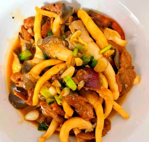 袖珍菇炒肉片怎么做好吃_袖珍菇炒肉片用焯水吗-第1张图片-山城妙识