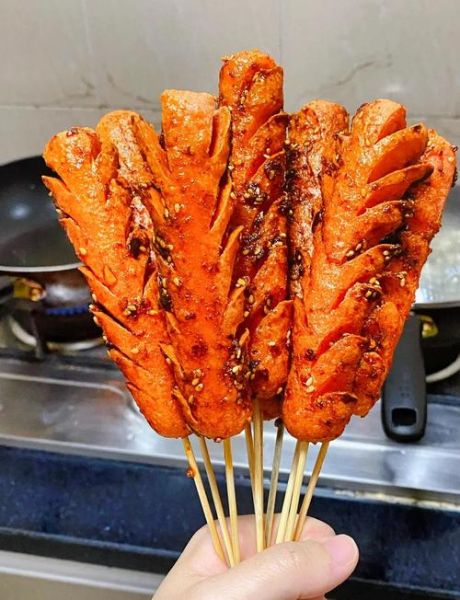 炸火腿肠怎么做_炸火腿肠用不用解冻-第1张图片-山城妙识 炸火腿肠怎么做_炸火腿肠用不用解冻-第1张图片-山城妙识