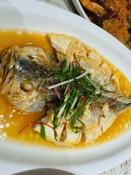 清蒸鱼头怎么弄_清蒸鱼头用什么鱼最好-第2张图片-山城妙识