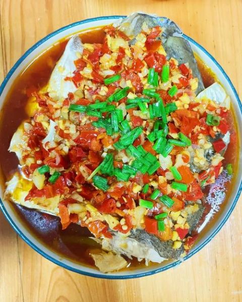 清蒸鱼头怎么弄_清蒸鱼头用什么鱼最好-第3张图片-山城妙识