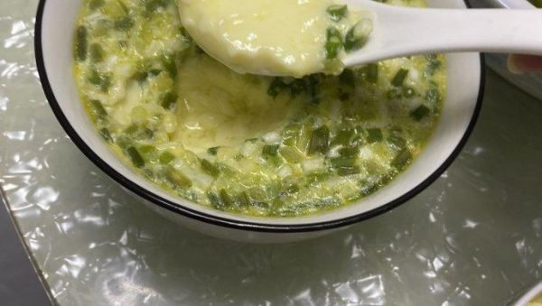 小葱炖蛋怎么做_蒸多久才嫩滑-第1张图片-山城妙识