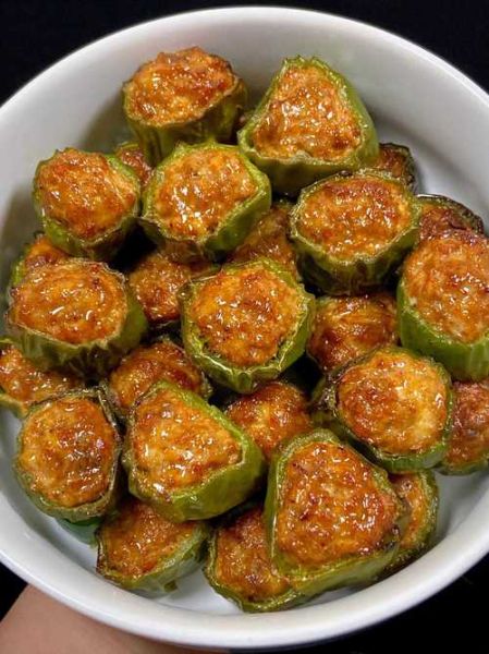 油焖尖椒肉馅怎么做_尖椒酿肉家常做法-第2张图片-山城妙识