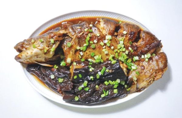 鲶鱼炖茄子怎么做好吃_鲶鱼炖茄子家常做法窍门-第1张图片-山城妙识 鲶鱼炖茄子怎么做好吃_鲶鱼炖茄子家常做法窍门-第1张图片-山城妙识