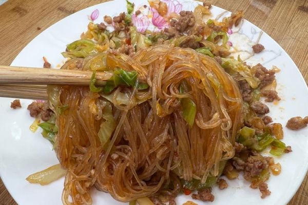 圆白菜炒粉条怎么做_圆白菜炒粉条热量高吗-第2张图片-山城妙识