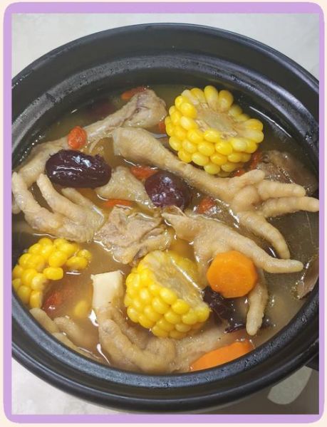 煲鸡脚汤放什么材料好喝_鸡脚汤怎么煲才香-第1张图片-山城妙识