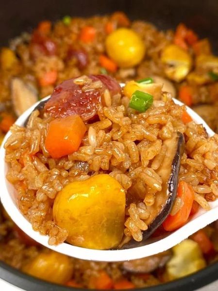电饭煲焖腊肉饭怎么做_腊肉饭放多少水-第3张图片-山城妙识