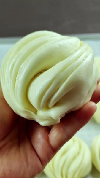 葱油花卷怎么拧_花卷拧法图解-第1张图片-山城妙识