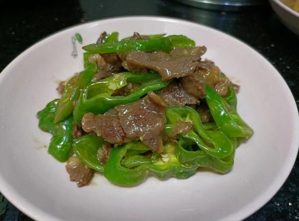 尖椒炒牛肉怎么炒才嫩_尖椒炒牛肉的家常做法-第2张图片-山城妙识