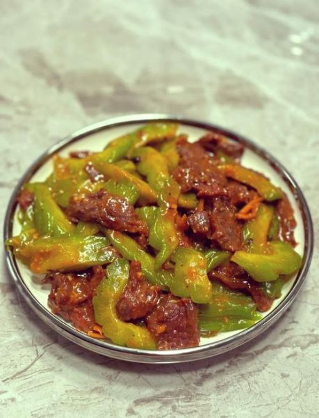 苦瓜炒肉怎样炒好吃_苦瓜炒肉不苦秘诀-第1张图片-山城妙识 苦瓜炒肉怎样炒好吃_苦瓜炒肉不苦秘诀-第1张图片-山城妙识