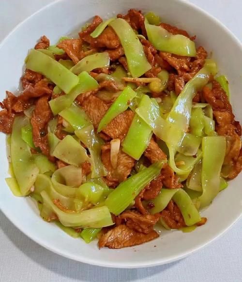 炒莴笋片怎么做好吃_莴笋片的家常做法-第1张图片-山城妙识