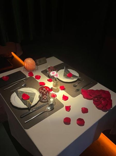 2人烛光晚餐怎么布置_浪漫氛围布置技巧-第2张图片-山城妙识