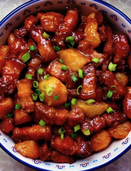 土豆红烧肉怎么做_红烧肉土豆先放哪个-第1张图片-山城妙识 土豆红烧肉怎么做_红烧肉土豆先放哪个-第1张图片-山城妙识