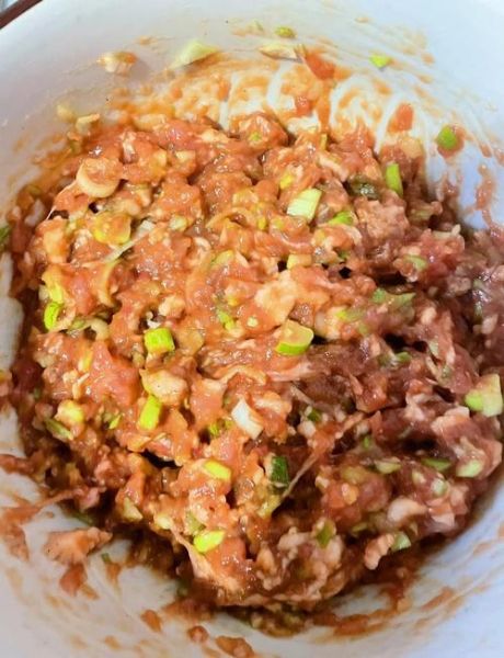 调猪肉饺子馅怎么调才嫩_调猪肉饺子馅的秘方-第1张图片-山城妙识