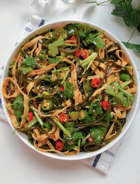 凉拌三丝胡萝卜要不要焯水_焯水后口感差别-第1张图片-山城妙识