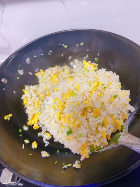 蛋炒米饭怎么做才粒粒分明_蛋炒饭先炒蛋还是先炒饭-第2张图片-山城妙识