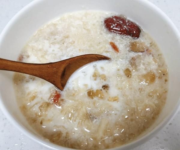 银耳汤怎么熬出胶_银耳汤熬多久才浓稠-第1张图片-山城妙识