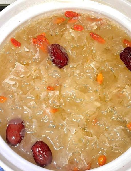 银耳羹的做法大全_银耳羹怎么煮才出胶-第1张图片-山城妙识