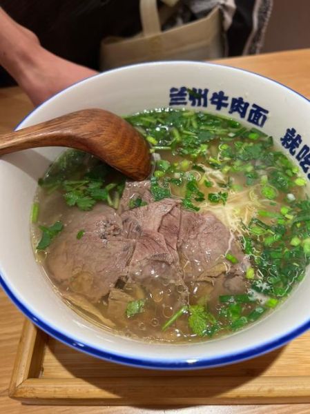 全国最火的牛肉面在哪吃_兰州牛肉面哪家最正宗-第1张图片-山城妙识