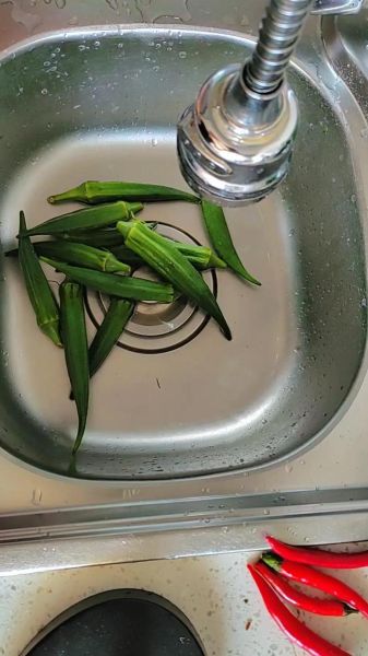 秋葵不焯水吃有毒吗_秋葵生吃安全吗-第2张图片-山城妙识 秋葵不焯水吃有毒吗_秋葵生吃安全吗-第2张图片-山城妙识