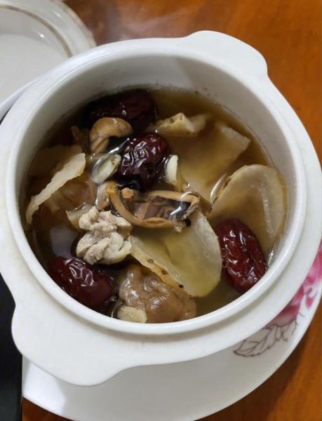 隔水炖汤会导致尿酸高吗_高尿酸人群能喝炖汤吗-第1张图片-山城妙识