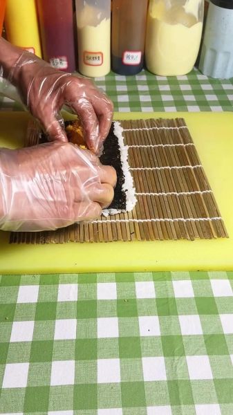 鱼籽寿司怎么做_鱼籽寿司热量高吗-第2张图片-山城妙识 鱼籽寿司怎么做_鱼籽寿司热量高吗-第2张图片-山城妙识