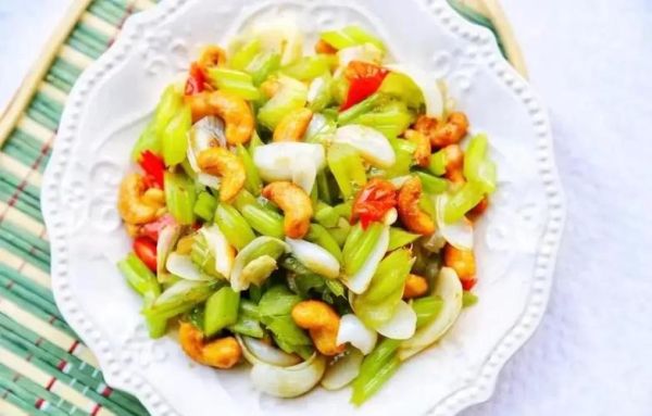 西芹百合炒腰果怎么做_西芹百合炒腰果热量高吗-第2张图片-山城妙识