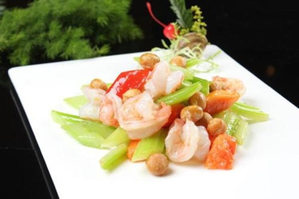 西芹百合炒腰果怎么做_西芹百合炒腰果热量高吗-第1张图片-山城妙识