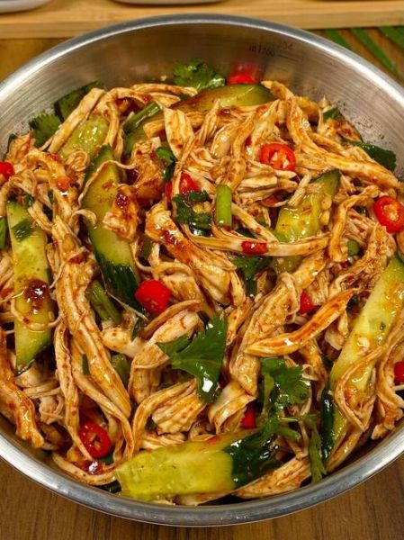 凉拌鸡丝怎么做好吃_凉拌鸡丝需要焯水吗-第1张图片-山城妙识