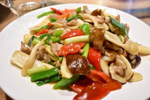 鲜蘑肉片怎么做_鲜蘑肉片先炒蘑菇还是先炒肉-第1张图片-山城妙识