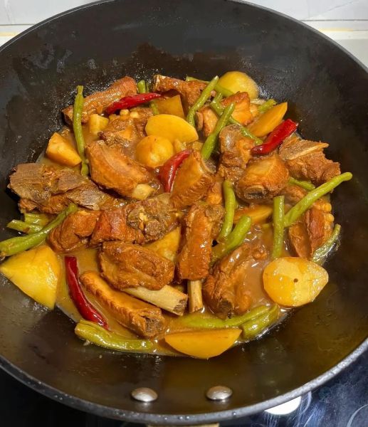 排骨土豆怎么做好吃_排骨炖土豆的家常做法-第1张图片-山城妙识