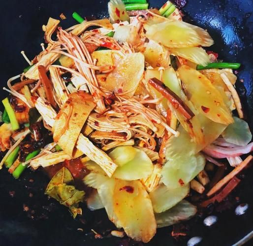 家常麻辣香锅怎么做_麻辣香锅需要哪些调料-第2张图片-山城妙识 家常麻辣香锅怎么做_麻辣香锅需要哪些调料-第2张图片-山城妙识