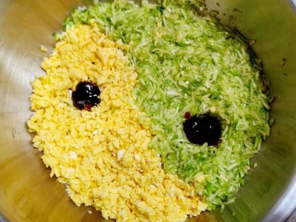 西葫芦鸡蛋饺子馅怎么调_西葫芦鸡蛋饺子需要焯水吗-第3张图片-山城妙识 西葫芦鸡蛋饺子馅怎么调_西葫芦鸡蛋饺子需要焯水吗-第3张图片-山城妙识