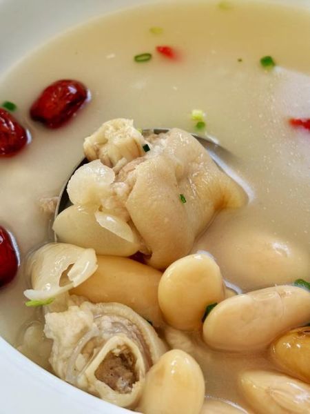 猪蹄煲汤放什么好吃_猪蹄煲汤怎么做好吃-第1张图片-山城妙识