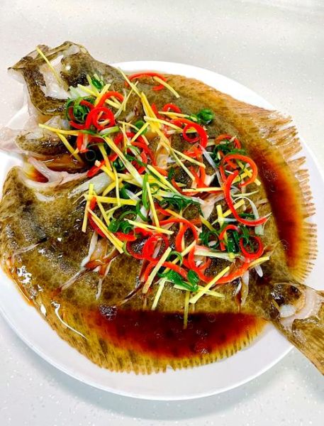 清蒸鱼一般用什么鱼_清蒸鲈鱼还是多宝鱼-第1张图片-山城妙识