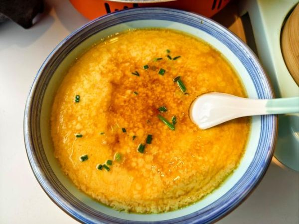 蒸鸡蛋羹又滑又嫩的做法_鸡蛋羹水比例是多少-第1张图片-山城妙识